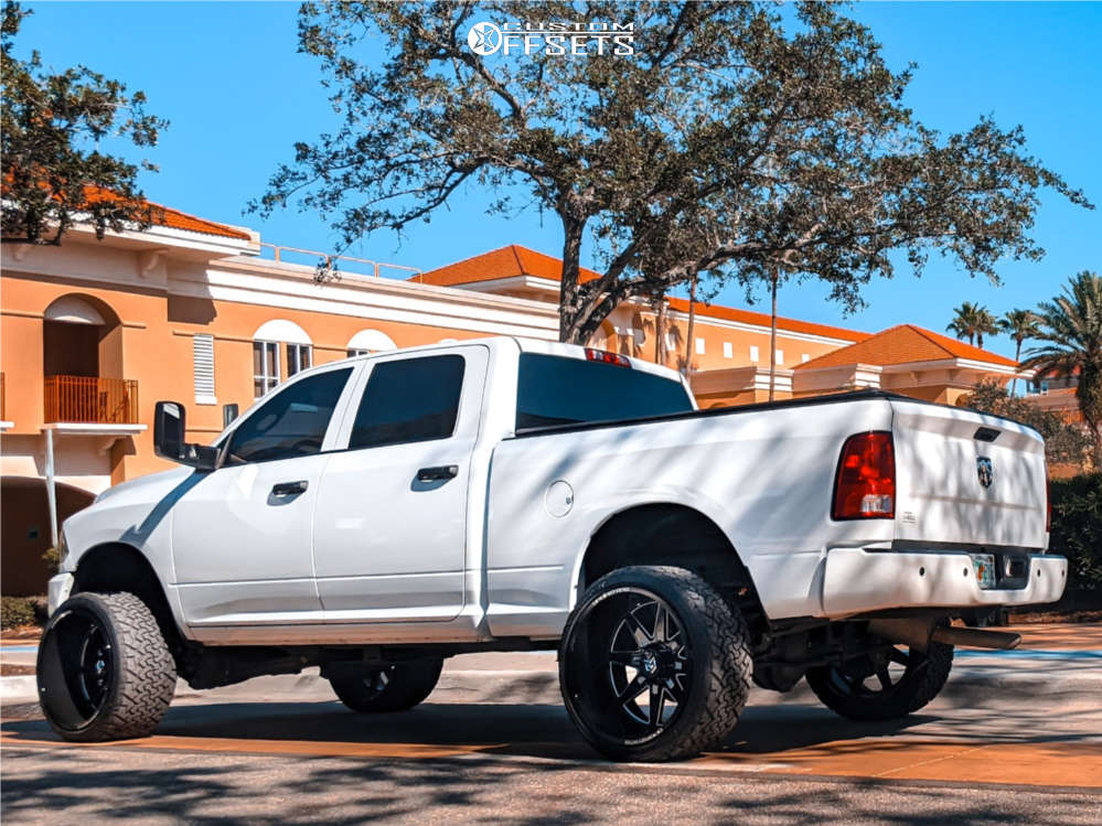 2016 Ram 2500 with 24x14 -76 Dropstars 655bm and 33/13.5R24 Venom Power ...