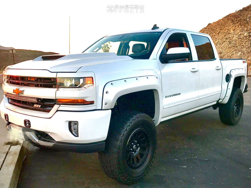 2018 Chevrolet Silverado 1500 with 18x9 19 Fuel Vector and 305/70R18 ...