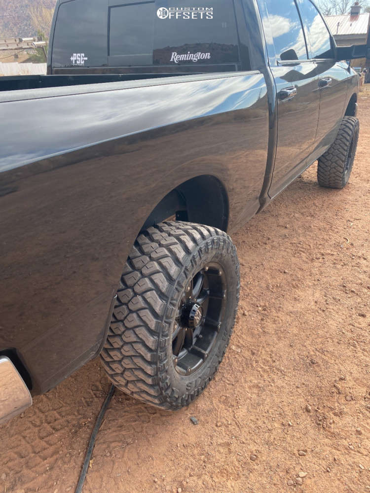 2018 Ram 2500 with 20x9 -12 XD Xd779 and 35/12.5R20 Maxxis Razr Mt and ...