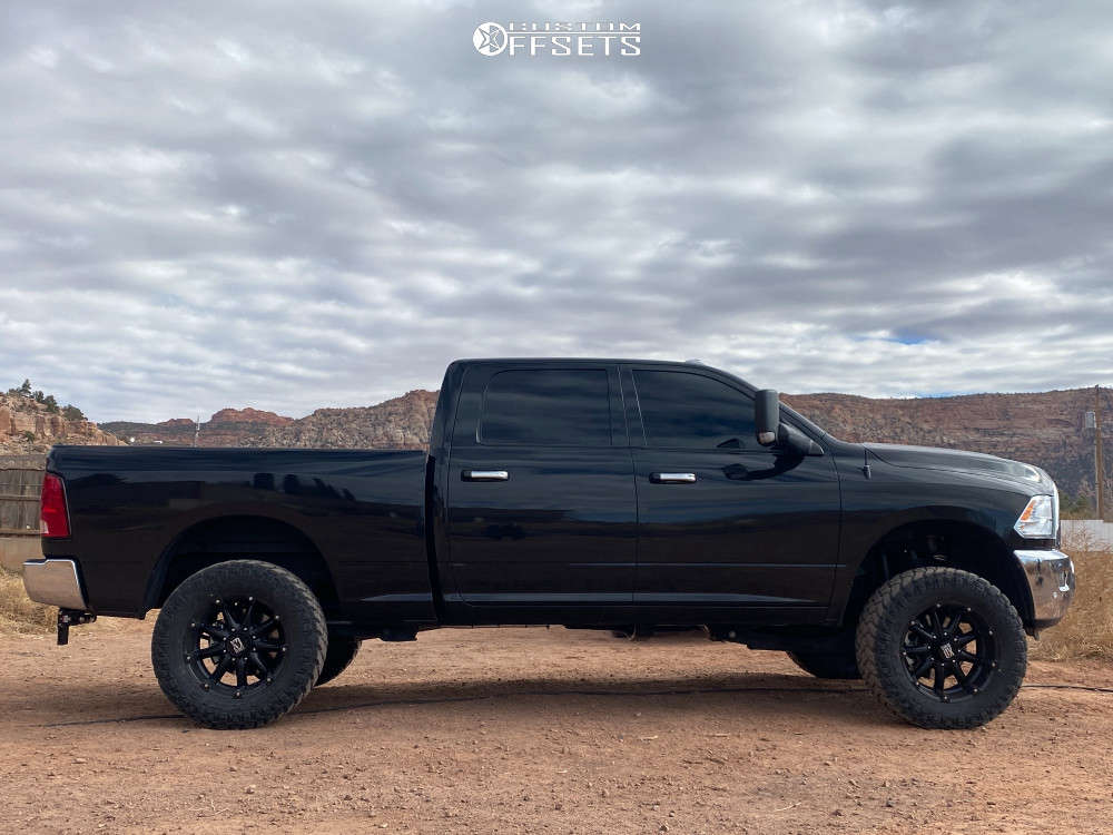 2018 Ram 2500 with 20x9 -12 XD Xd779 and 35/12.5R20 Maxxis Razr Mt and ...