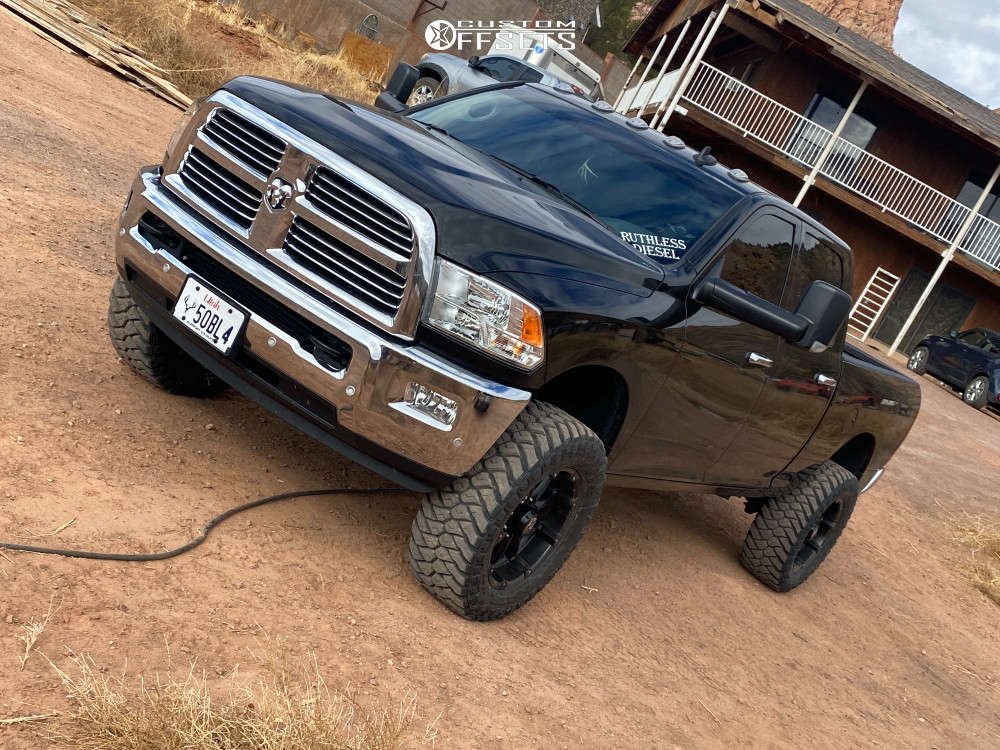 2018 Ram 2500 with 20x9 -12 XD Xd779 and 35/12.5R20 Maxxis Razr Mt and ...
