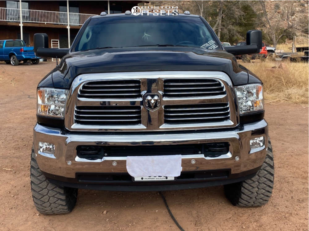 2018 Ram 2500 with 20x9 -12 XD Xd779 and 35/12.5R20 Maxxis Razr Mt and ...
