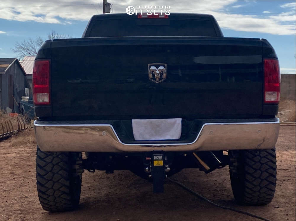 2018 Ram 2500 with 20x9 -12 XD Xd779 and 35/12.5R20 Maxxis Razr Mt and ...