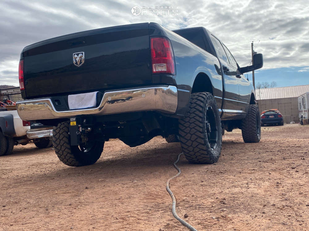 2018 Ram 2500 with 20x9 -12 XD Xd779 and 35/12.5R20 Maxxis Razr Mt and ...