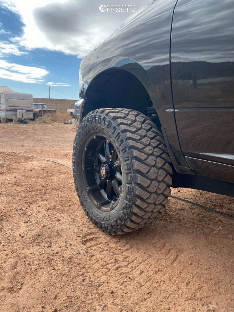 2018 Ram 2500 with 20x9 -12 XD Xd779 and 35/12.5R20 Maxxis Razr Mt and ...
