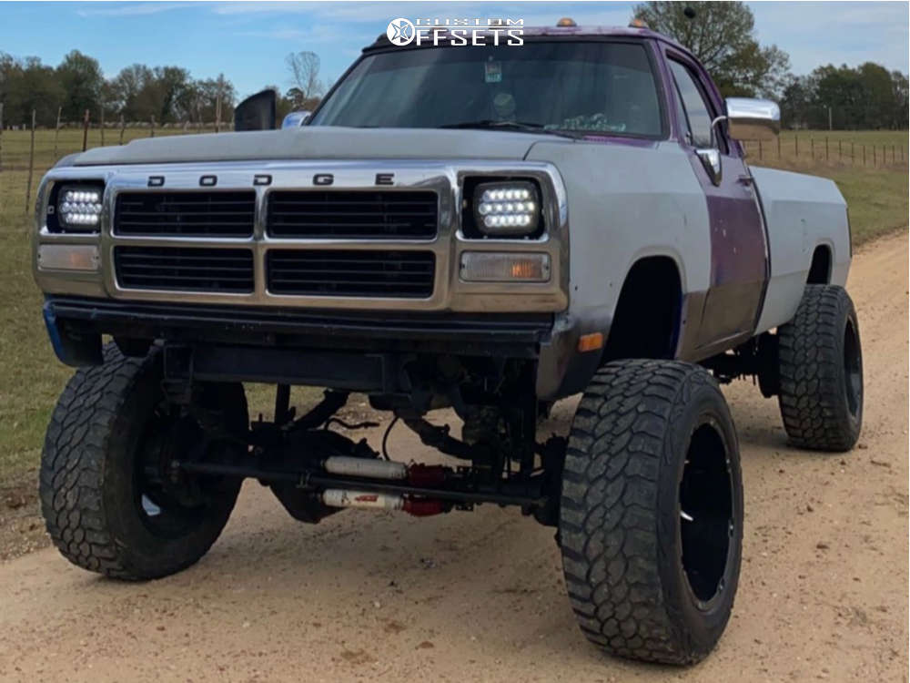 1992 Dodge W250 with 20x12 -44 Vision Prowler and 35/12.5R20 Pro Comp ...