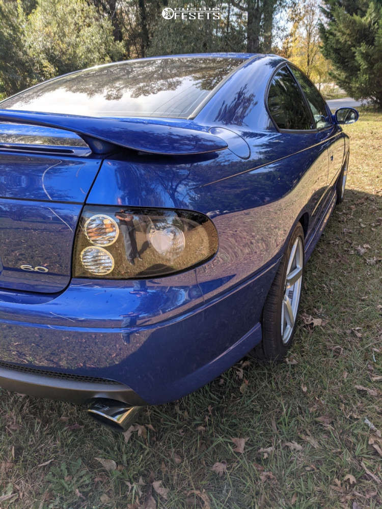 2005 Pontiac GTO with 18x8.5 35 JNC Jnc026 and 225/40R18 Ironman Imove ...