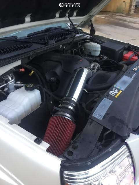 2004 Cadillac Escalade EXT with 26x10 28 KMC Addict and 305/35R26 ...