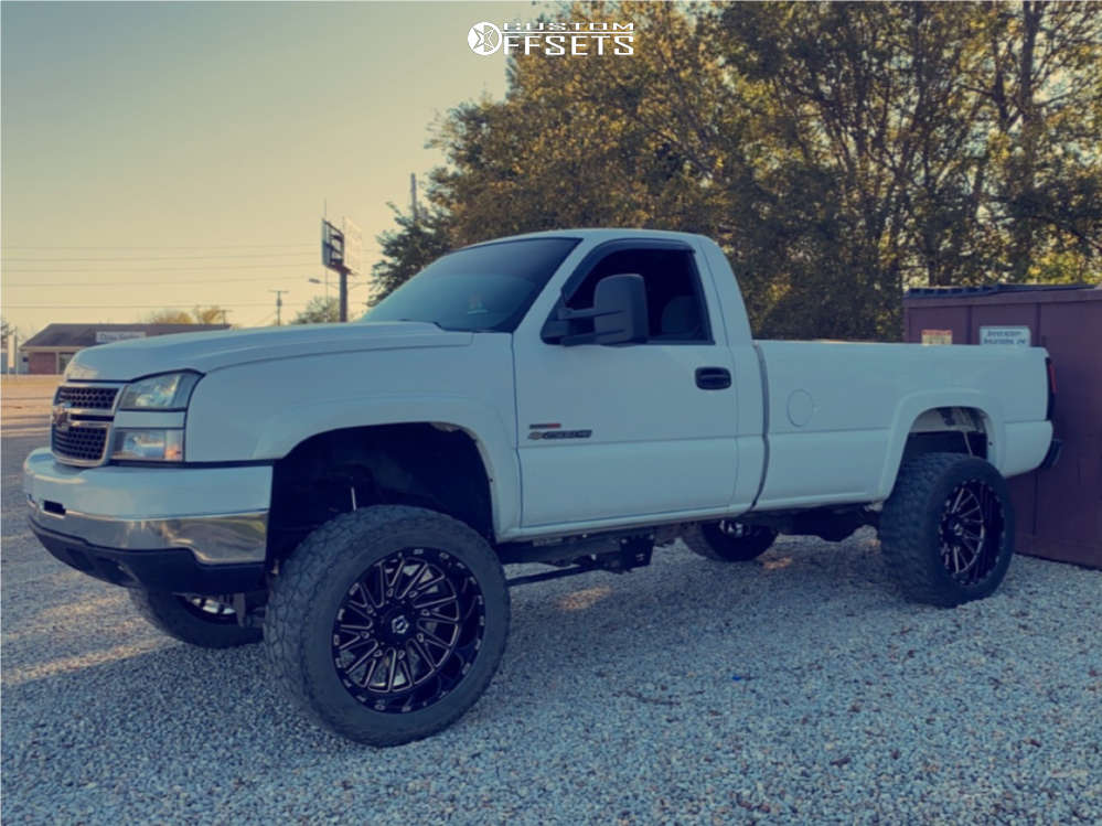 2005 Chevrolet Silverado 2500 HD with 22x12 -51 TIS 547BM and 325/50R22 ...