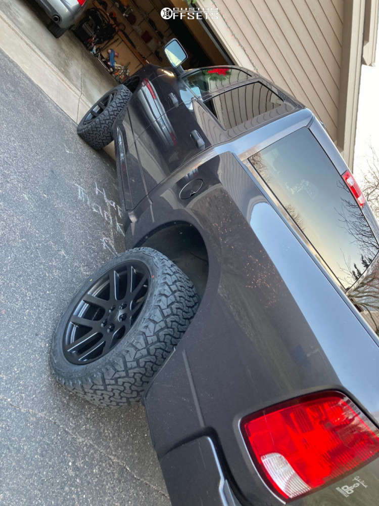 2015 Ram 1500 with 22x10 25 OE Performance 107 and 33/12.5R22 Venom ...