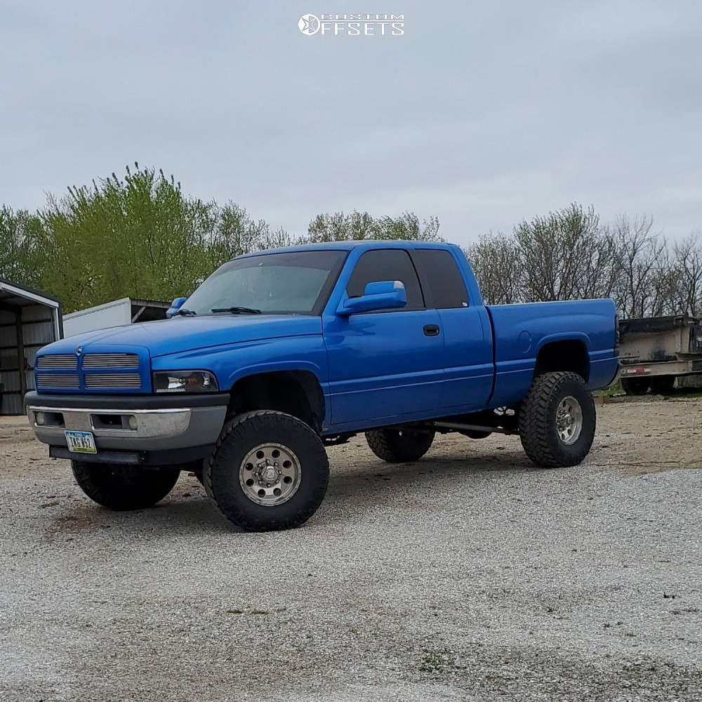 2001 Dodge Ram 2500 with 16x10 -19 Pro Comp 1069 and 35/12.5R16 Nitto ...