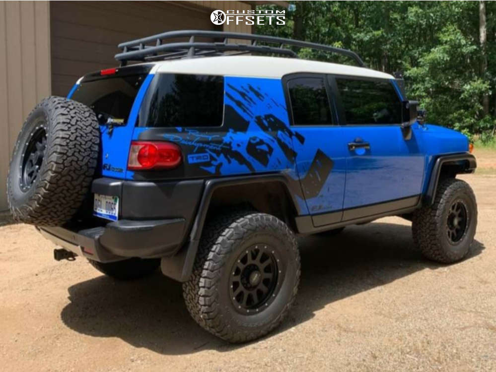 2008 Toyota FJ Cruiser with 17x9 -12 MB Wheels 352 and 315/70R17 ...