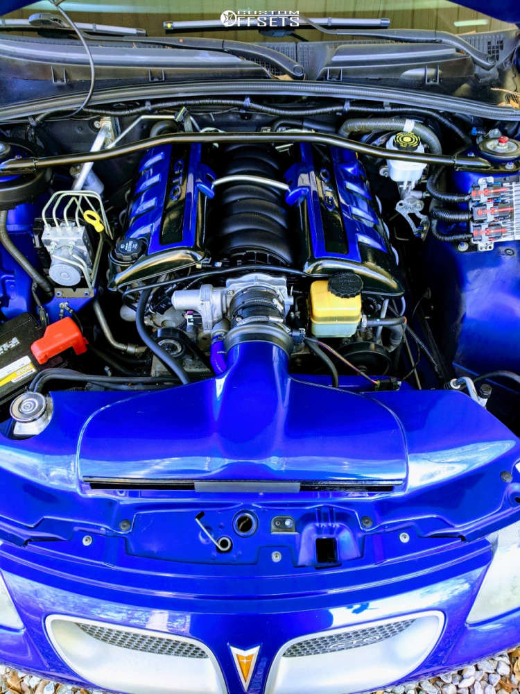 2005 Pontiac GTO with 18x8.5 35 JNC Jnc026 and 235/45R18 Milestar Ms932 ...