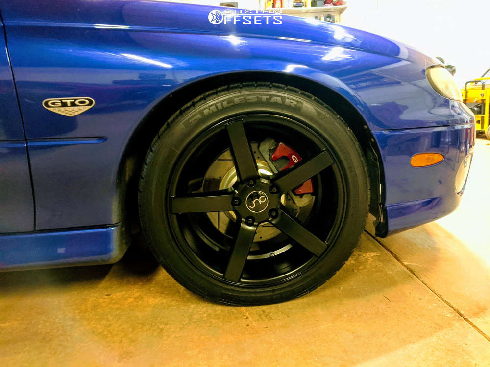 2005 Pontiac GTO with 18x8.5 35 JNC Jnc026 and 235/45R18 Milestar Ms932 ...