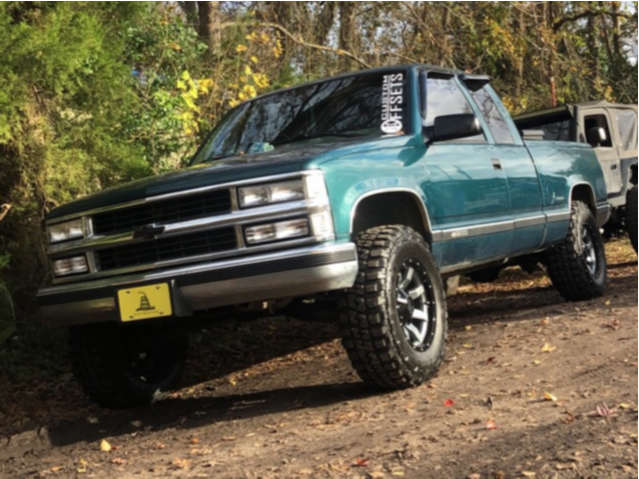 1997 Chevrolet C1500 with 17x9 -12 Moto Metal Mo970 and 33/12.5R17 ...