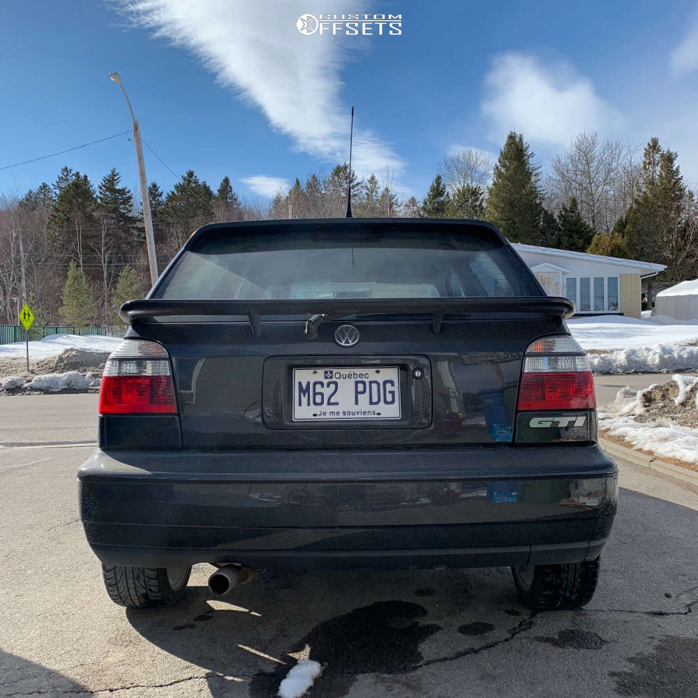 1997 Volkswagen Golf with 15x7 STR 506 and 195/50R15 Maxtrek Maximus M1 ...