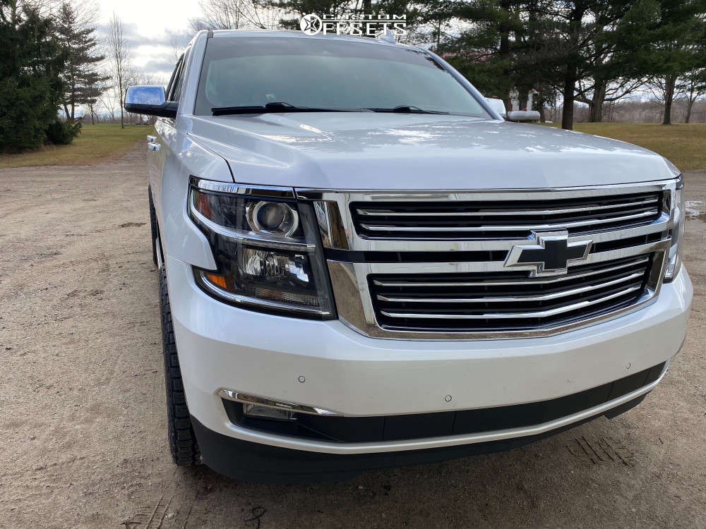 2018 Chevrolet Suburban with 22x10 12 Fuel Maverick D538 and 285/45R22 ...