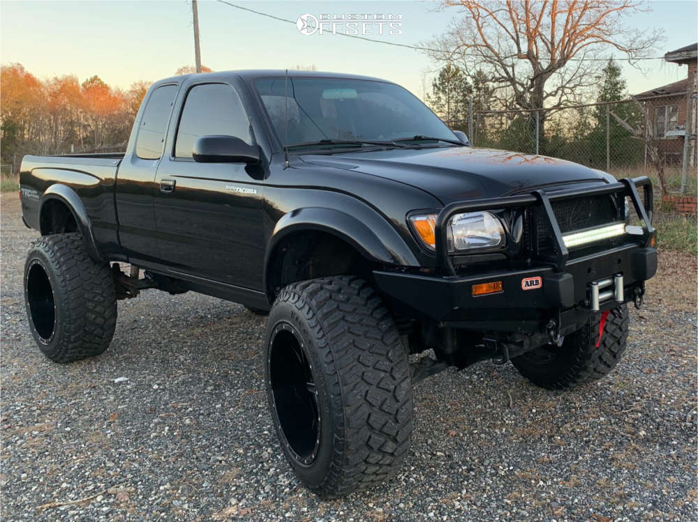 2001 Toyota Tacoma with 22x14 -76 Fuel Maverick and 37/13.5R22 ...