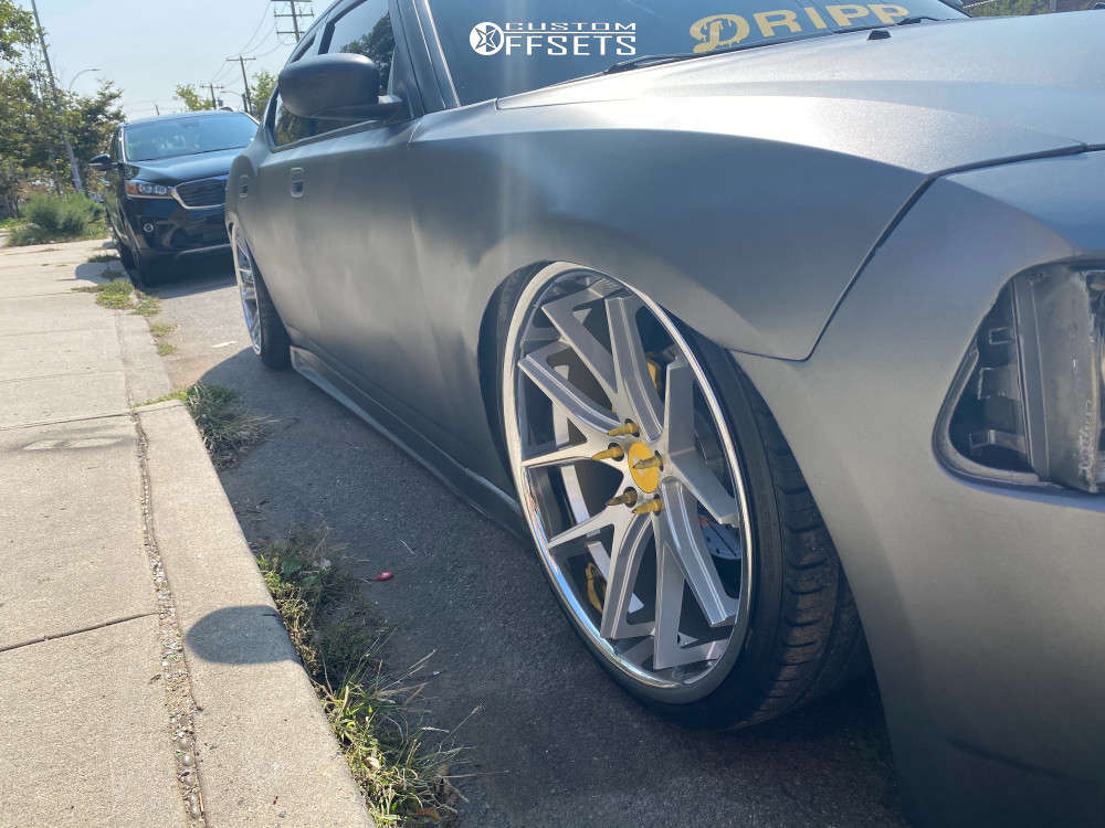 2006 Dodge Charger with 22x10.5 20 Ferrada FR2 and 225/30R22 Cooper ...