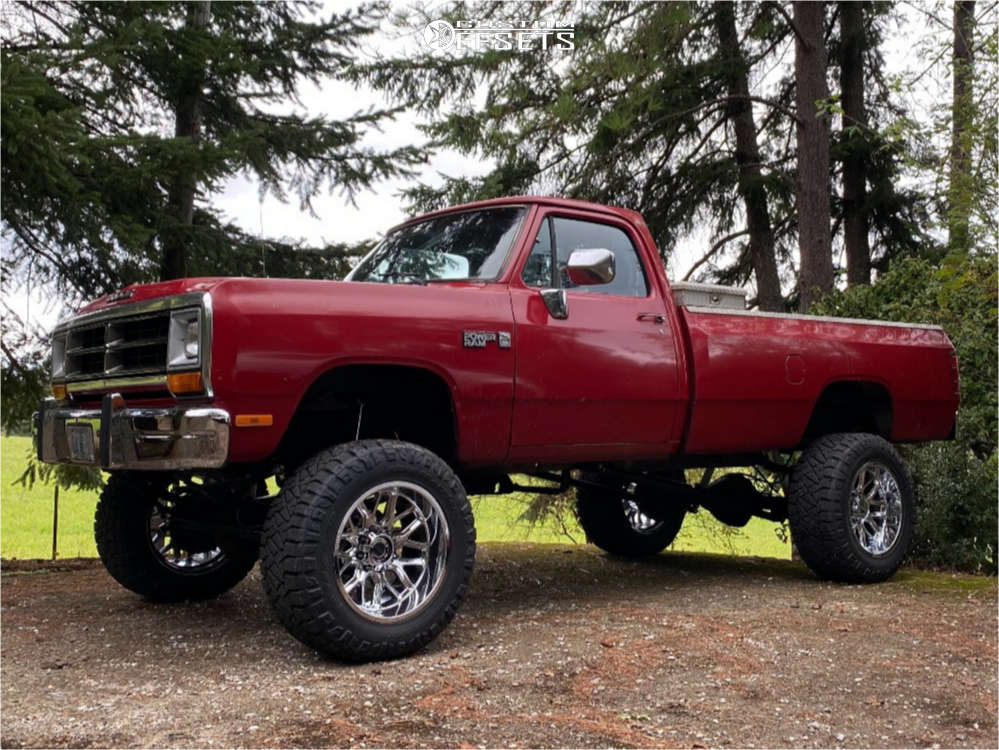 1990 Dodge W250 with 20x12 -44 Hostile Vulcan and 35/13.5R20 Nitto ...
