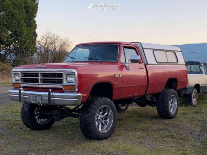1990 Dodge W250 with 20x12 -44 Hostile Vulcan and 35/13.5R20 Nitto ...