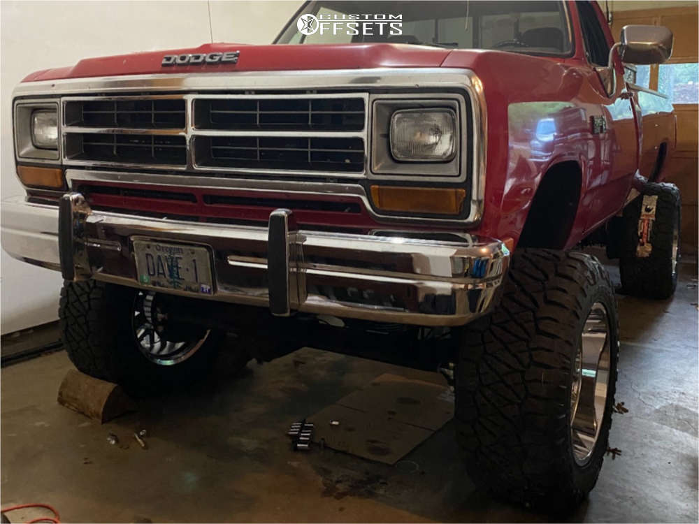 1990 Dodge W250 with 20x12 -44 Hostile Vulcan and 35/13.5R20 Nitto ...