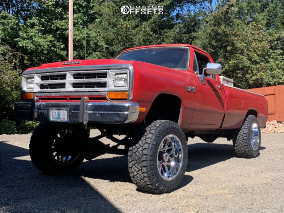 1990 Dodge W250 with 20x12 -44 Hostile Vulcan and 35/13.5R20 Nitto ...