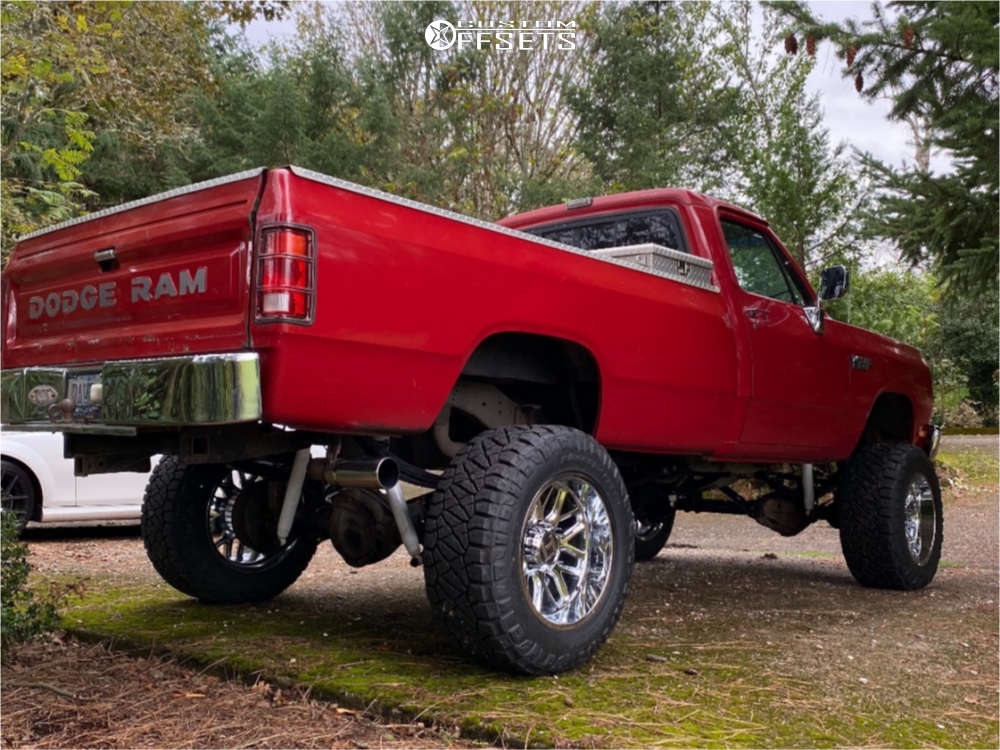 1990 Dodge W250 with 20x12 -44 Hostile Vulcan and 35/13.5R20 Nitto ...