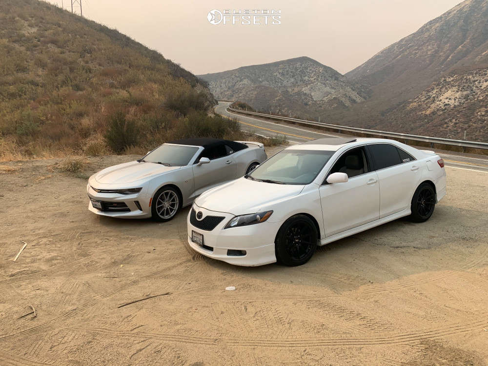 2008 Toyota Camry with 18x8.5 45 STR Fw901 and 235/35R18 Federal 595 Rs ...