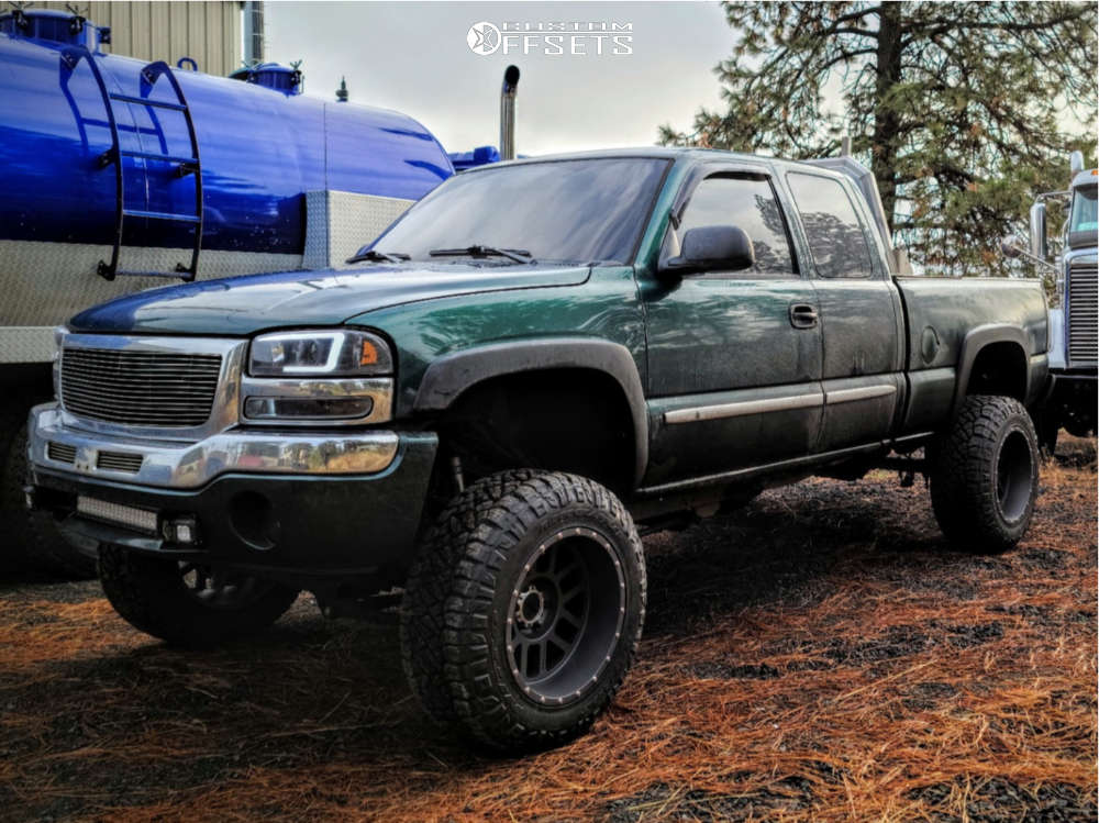 2005 GMC Sierra 1500 with 20x12 -52 Method Mr606 and 35/12.5R20 Nitto ...