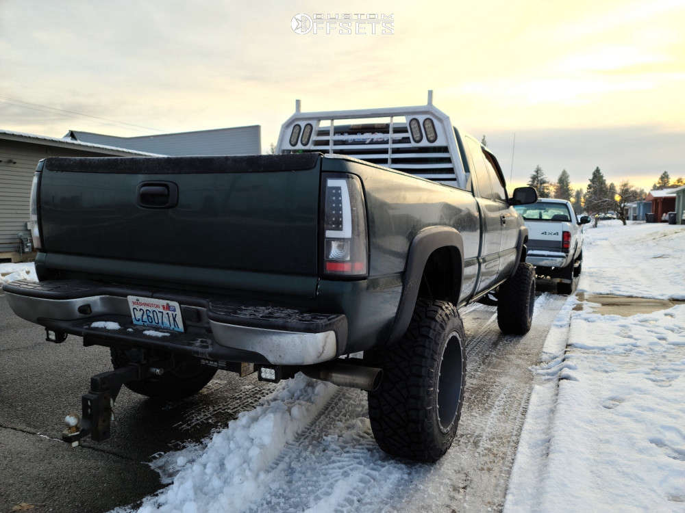 2005 GMC Sierra 1500 with 20x12 -52 Method Mr606 and 35/12.5R20 Nitto ...