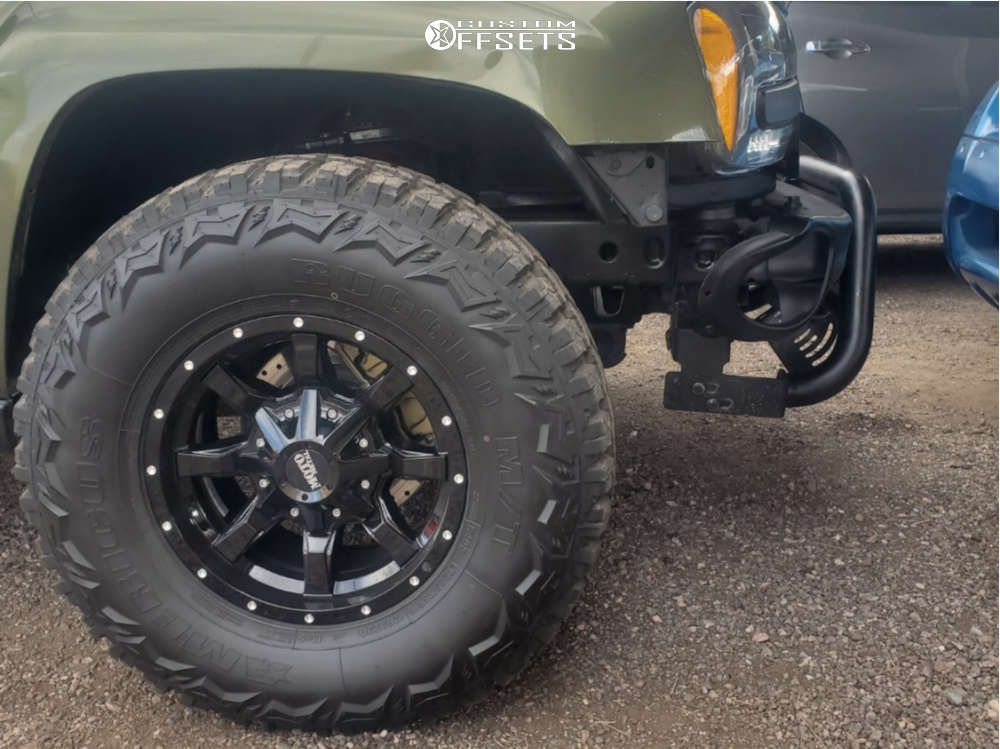 2002 Chevrolet Trailblazer with 16x8 0 Moto Metal Mo970 and 285/75R16 ...