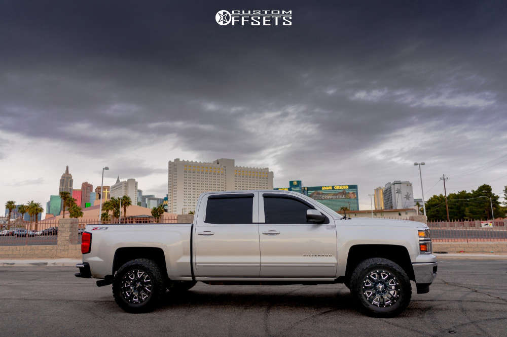 2015 Chevrolet Silverado 1500 with 18x9 -12 Ultra Hunter and 33/12.5R18 ...