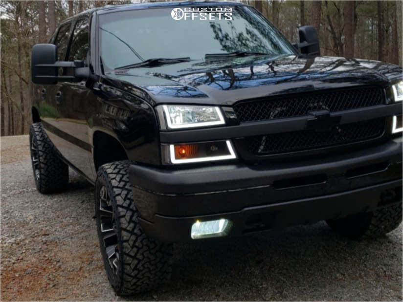 2004 Chevrolet Avalanche 1500 with 20x10 19 Fuel Assault and 33 12.5R20 Venom Power Terra Hunter X t and Leveling Kit Custom Offsets