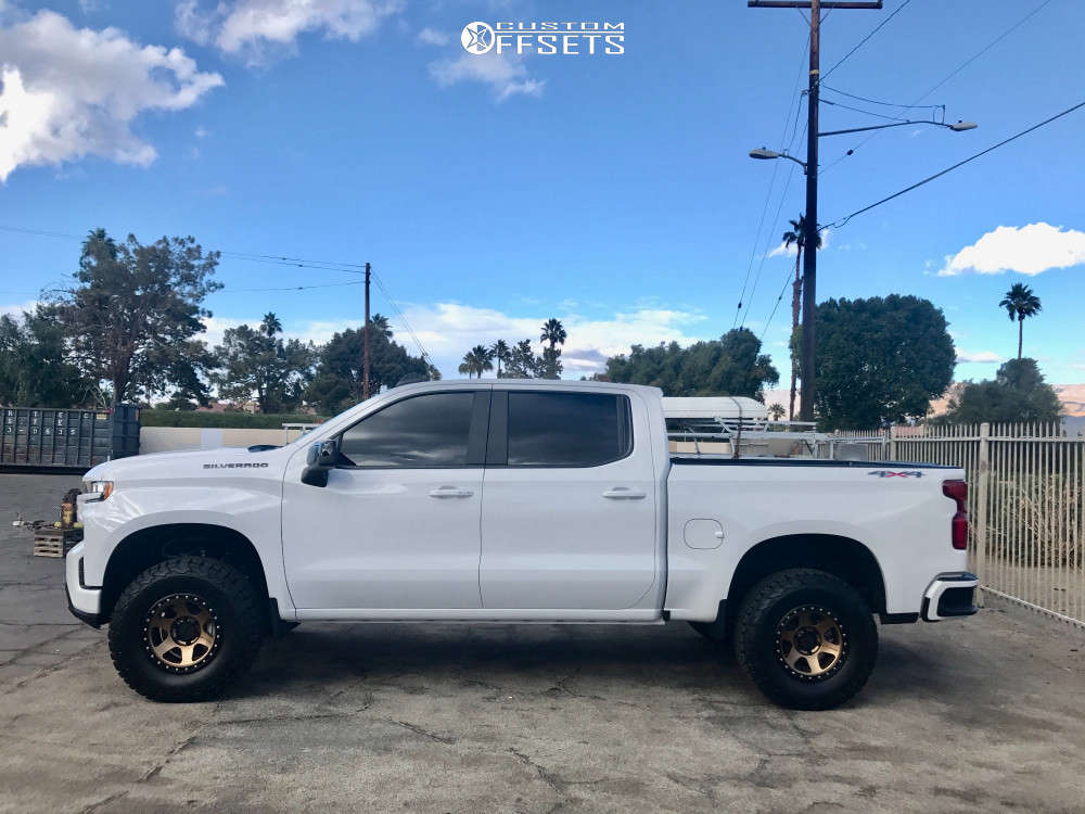 2020 Chevrolet Silverado 1500 with 17x8.5 0 Method Con6 and 33/12.5R17 ...