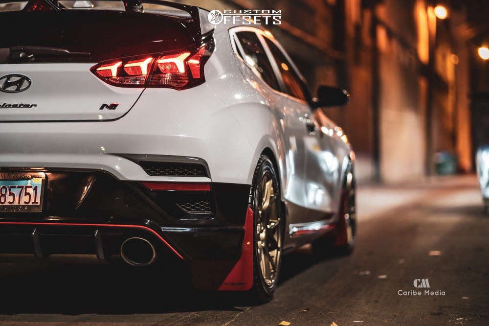 2020 Hyundai Veloster N with 18x8.5 45 Konig Ampliform and 245/45R18 ...