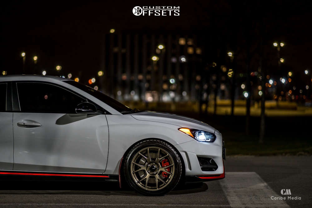 2020 Hyundai Veloster N with 18x8.5 45 Konig Ampliform and 245/45R18 ...