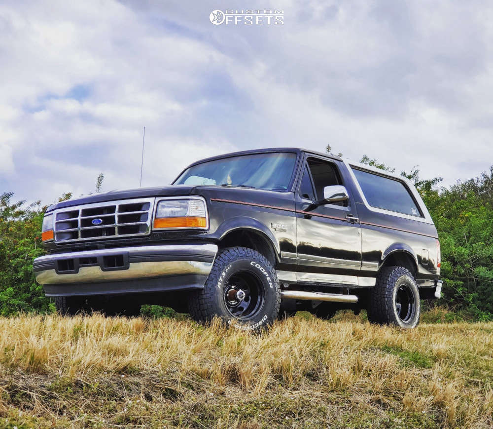 1996 Ford Bronco with 15x10 -39 Vision Soft 8 and 32/12.5R15 Cooper ...