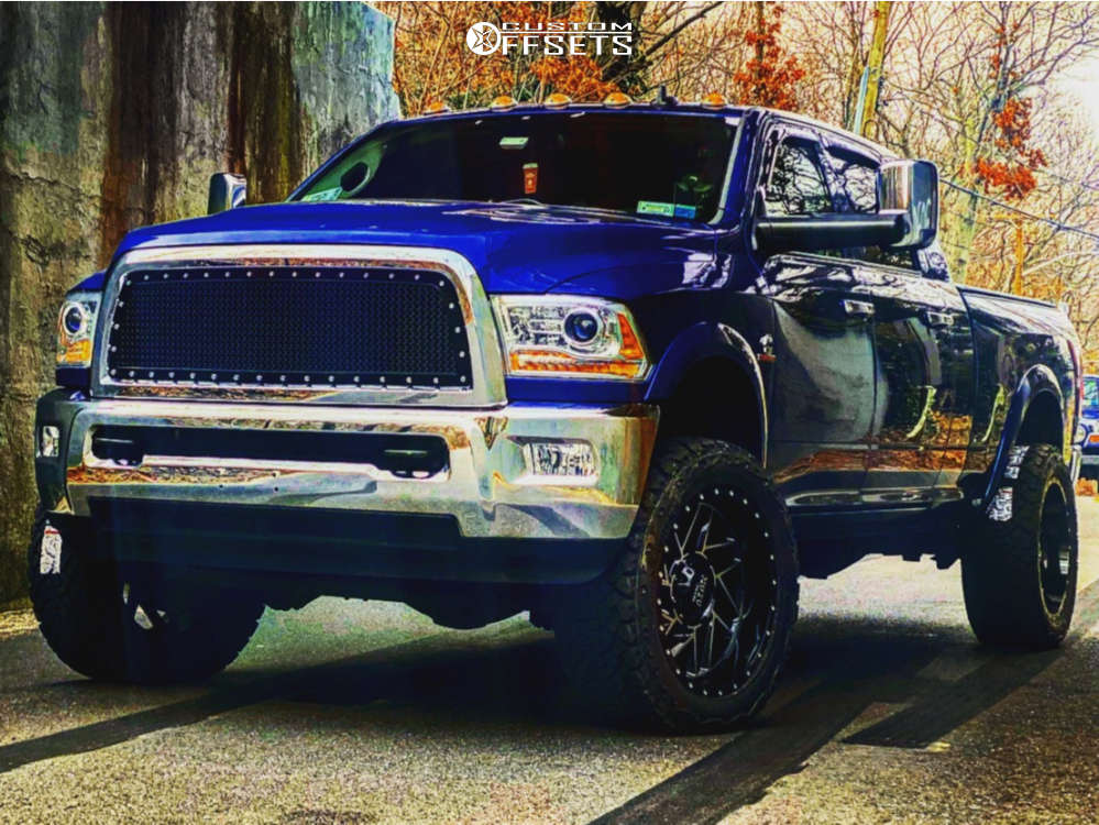 2015 Ram 2500 with 22x10 -18 Moto Metal Mo985 and 35/12.5R22 Atturo ...