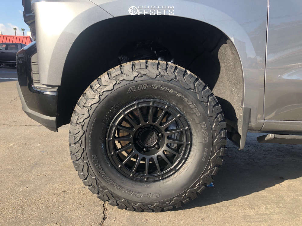 2021 Chevrolet Silverado 1500 with 17x8.5 0 Method Mr314 and 35/12.5R17 ...