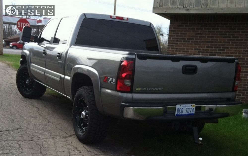 2006 Chevrolet Silverado 1500 with 18x9 18 XD Hoss and 33/12.5R18 Toyo ...