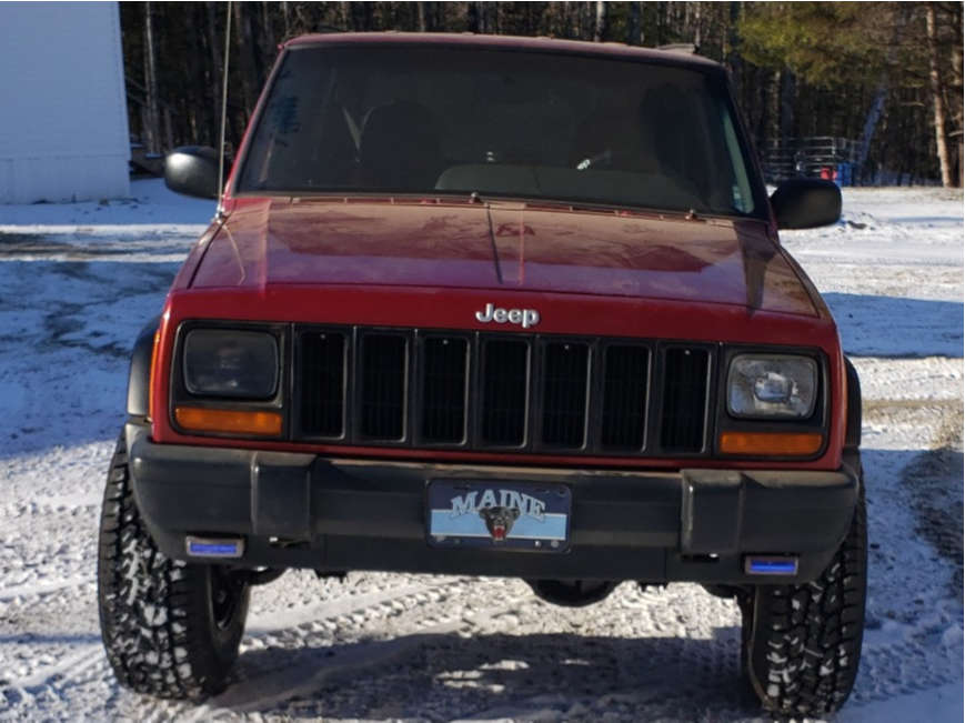 1998 Jeep Cherokee with 15x8 -19 Pro Comp 51 and 31/10.5R15 Sailun Terramax At 4s and Suspension ...