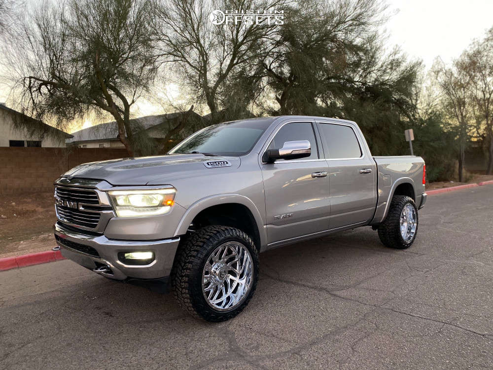 2019 Ram 1500 with 22x12 -44 TIS 544V and 33/12.5R22 Renegade Renegade ...