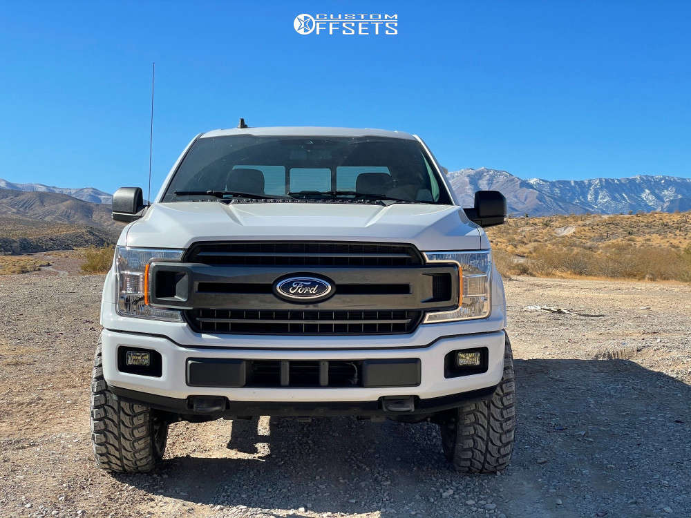 2019 Ford F-150 with 17x9 -12 Fuel Podium and 33/12.5R17 Red Dirt Road ...