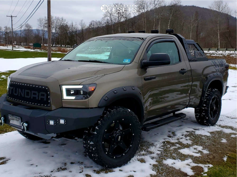 2007 Toyota Tundra with 20x9 Grid Gd04 and 305/55R20 Cooper Discoverer ...