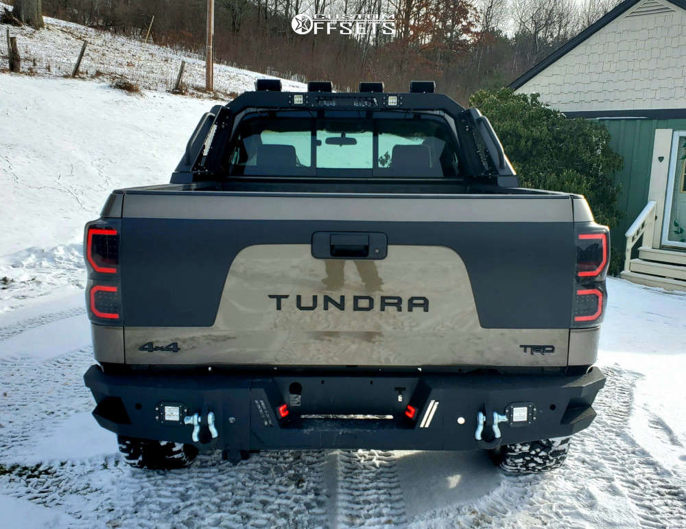 2007 Toyota Tundra with 20x9 Grid Gd04 and 305/55R20 Cooper Discoverer ...