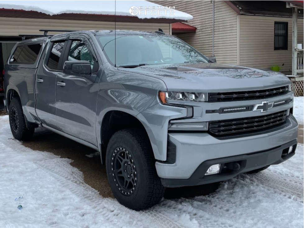 2020 Chevrolet Silverado 1500 with 18x8.5 0 Method Mr312 and 265/70R18 ...