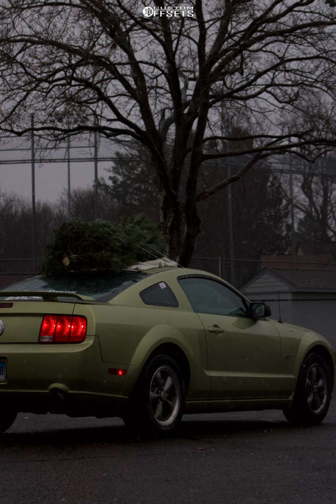 2006 Ford Mustang with 18x8.5 40 American Muscle Bullitt and 235/45R18 ...