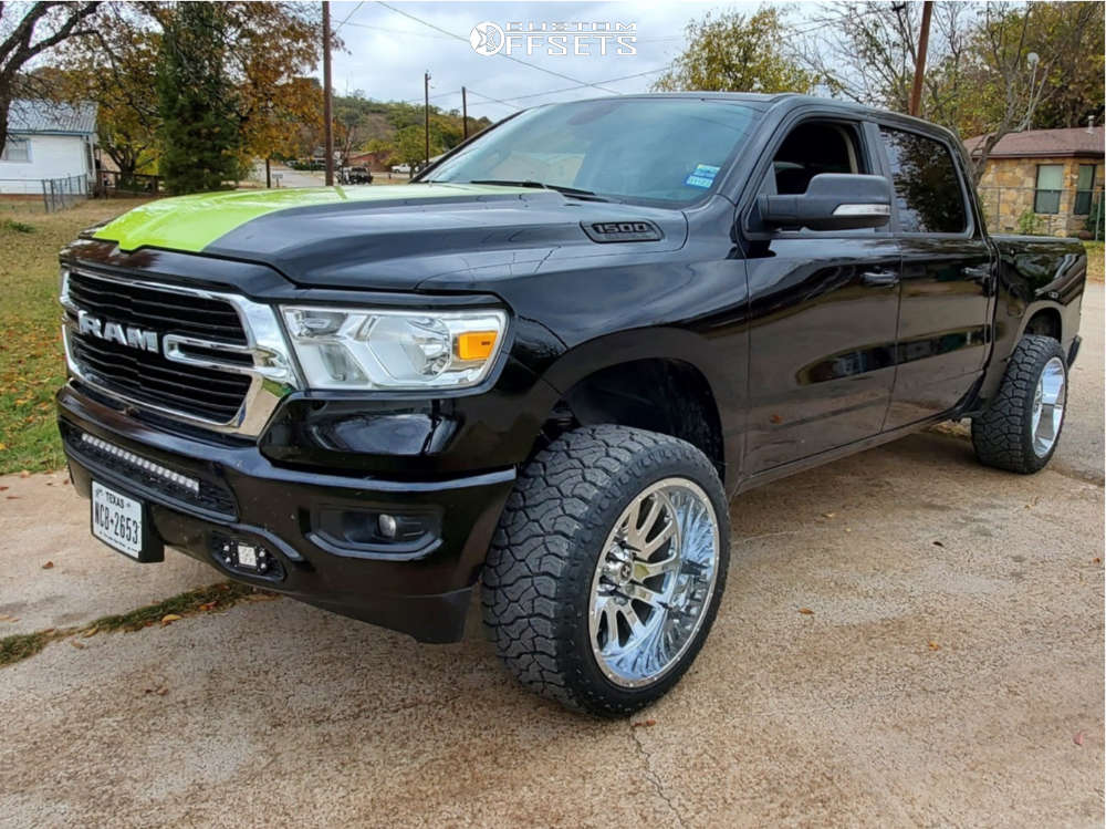 2020 Ram 1500 with 22x12 -44 Hardcore Offroad Hc15 and 33/12.5R22 Venom ...