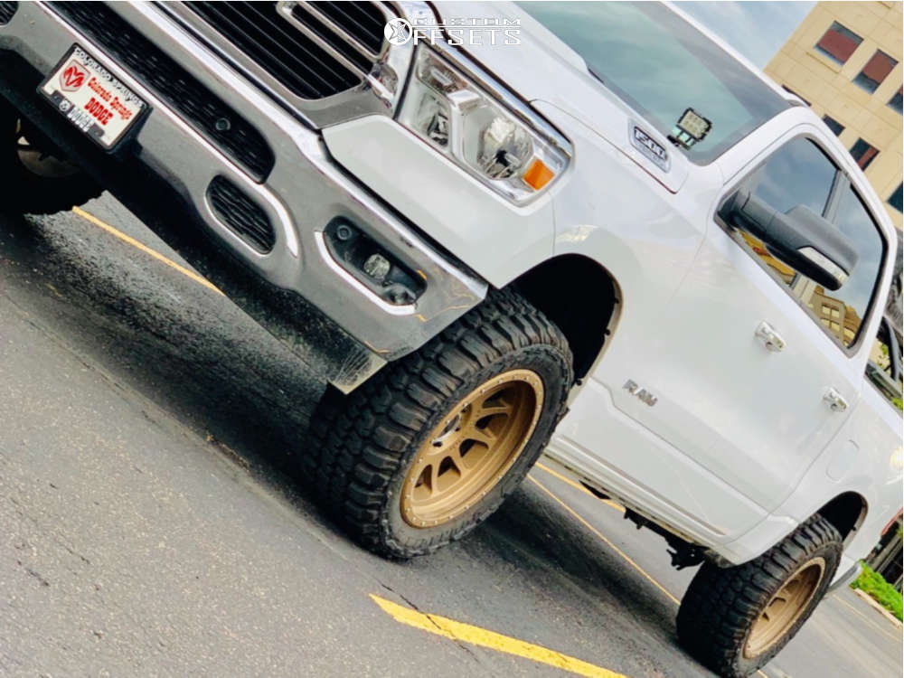 2019 Ram 1500 with 20x10 -24 Method Nv and 33/12.5R20 Federal Couragia ...